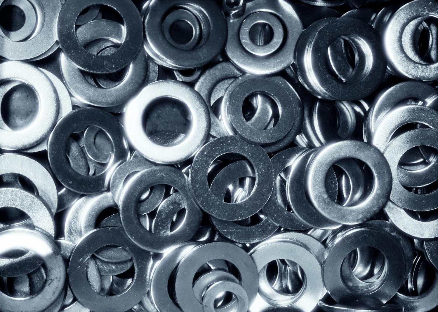 Montaż PEM®, wciskanie elementów typu PEM® | HMM Steel